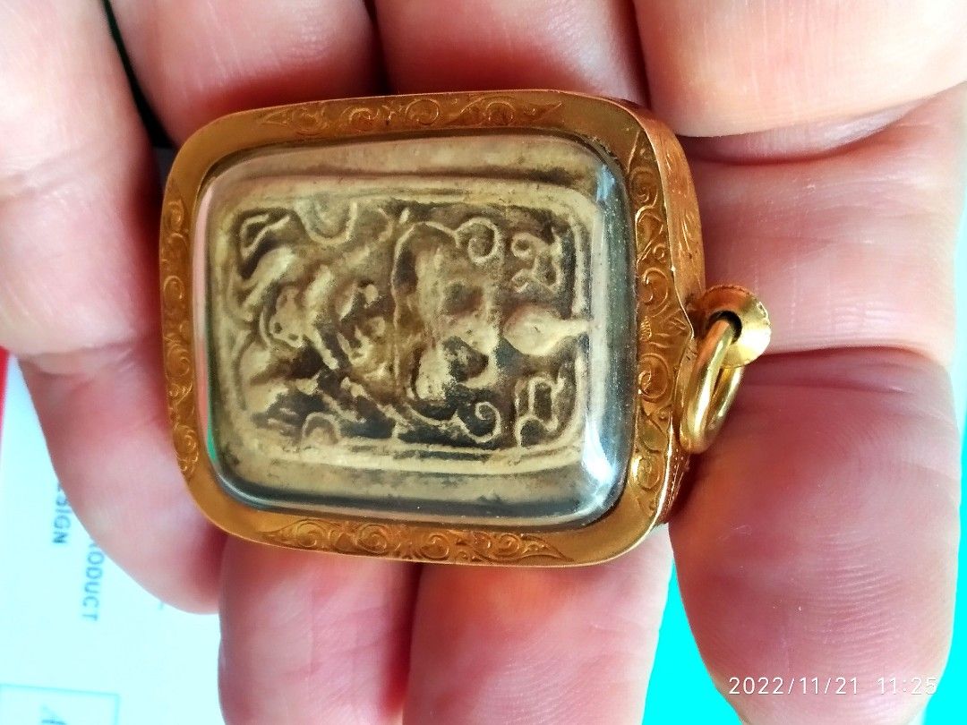 Somdej Wat Kut Saloot, Hobbies & Toys, Memorabilia & Collectibles ...