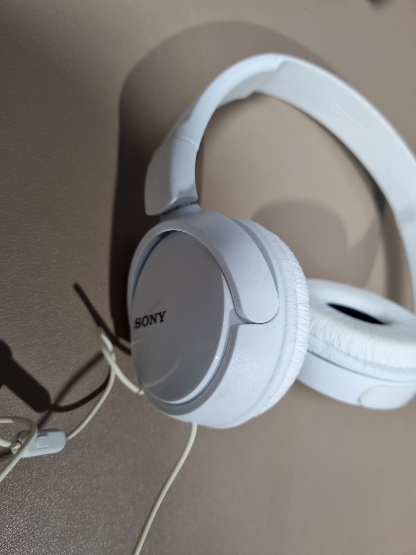 Sony Wired Headphones with Mic, Audio, Headphones & Headsets on Carousell