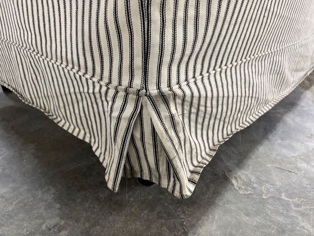 Striped Pattern Fabric Ottoman White Colour / Kain Corak Berjalur Warna ...