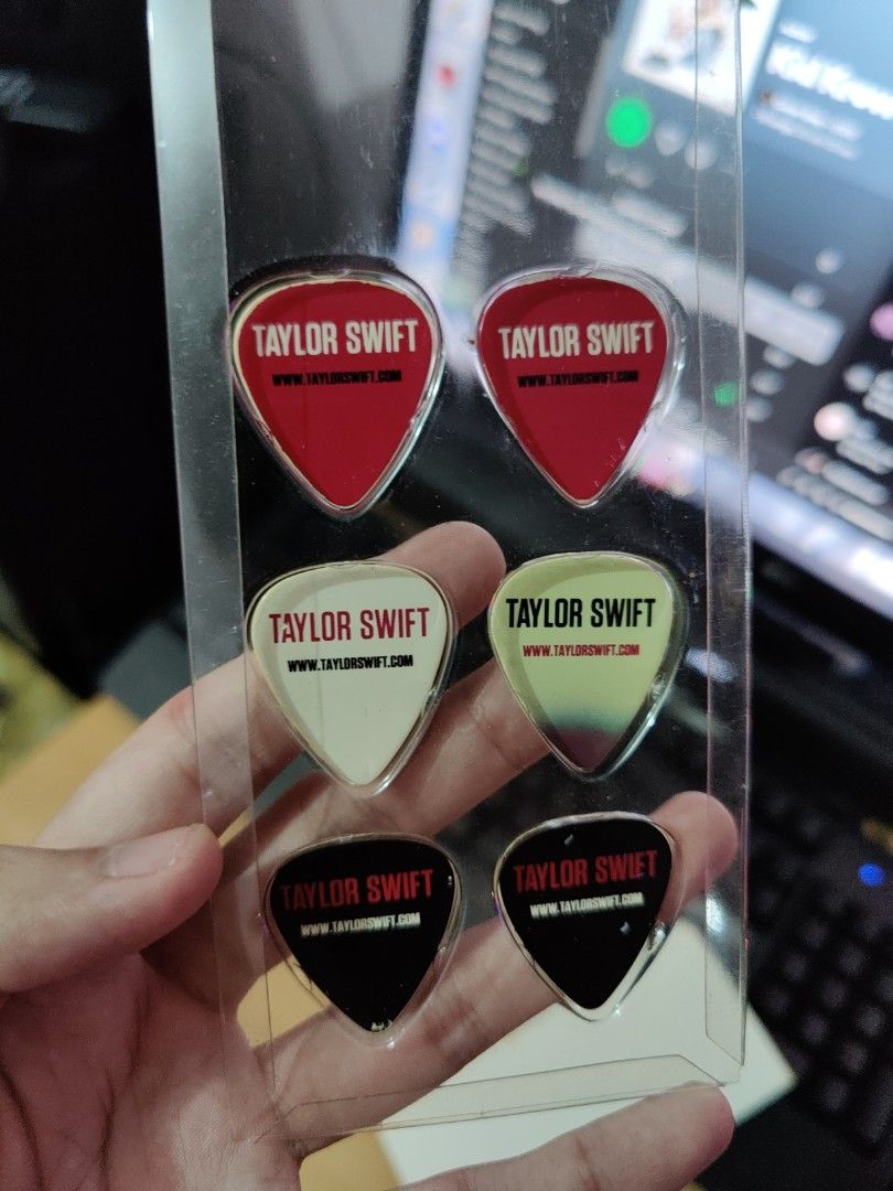 Taylor swift 2013 Cornetto guitar picks, Hobbies & Toys, Memorabilia ...