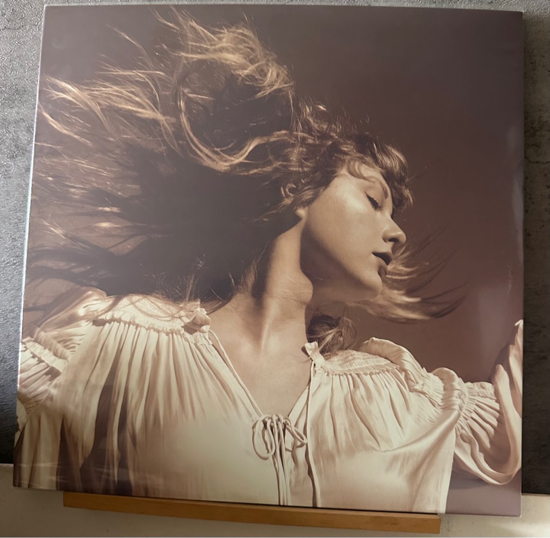 Taylor Swift Vinyl gRecord (Taylor's Versions) 3LP GOLD, Hobbies & Toys ...