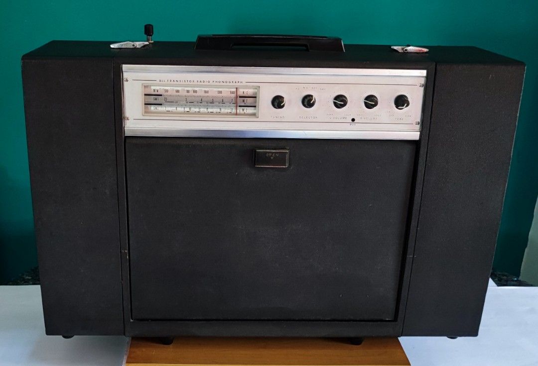 Vintage NATIONAL Portable Radio Phonograph, Audio, Portable Music ...
