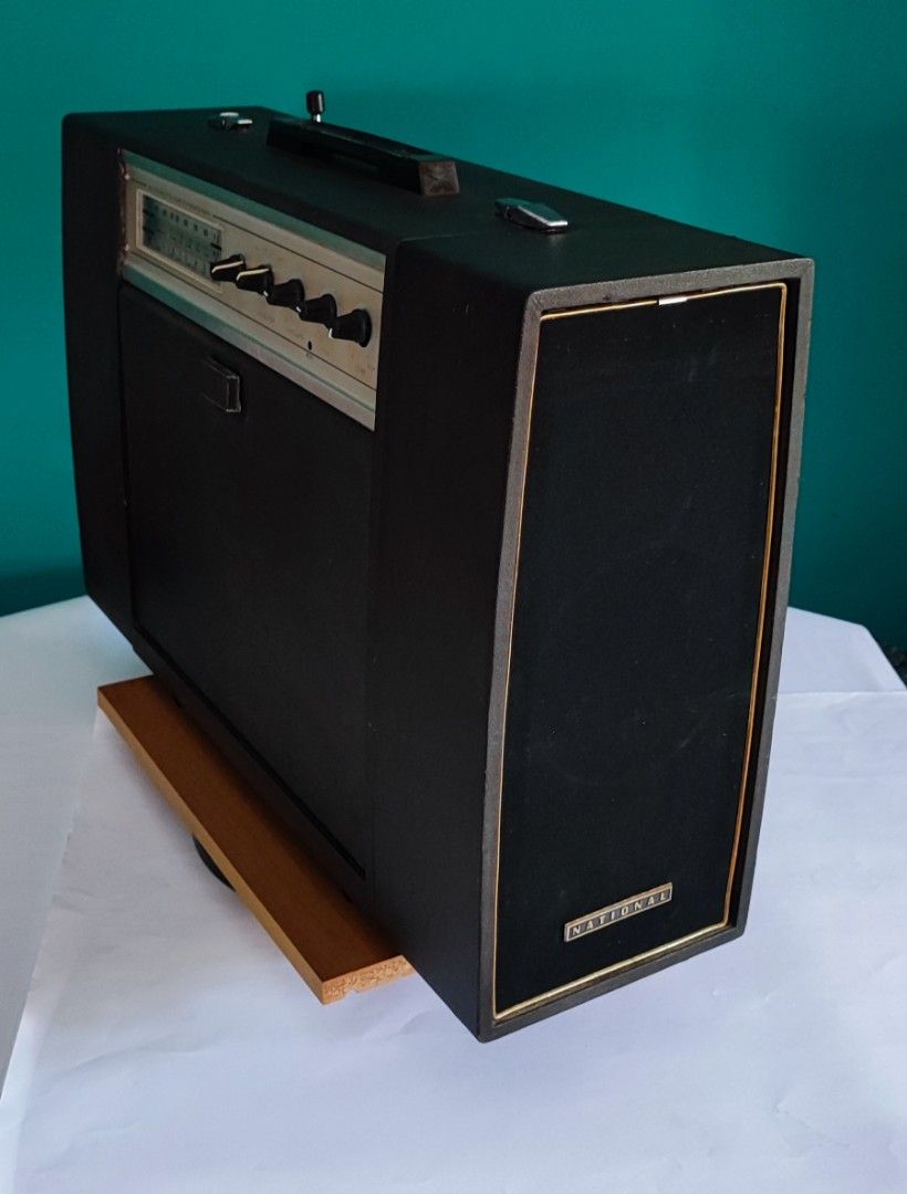 Vintage NATIONAL Portable Radio Phonograph, Audio, Portable Music ...