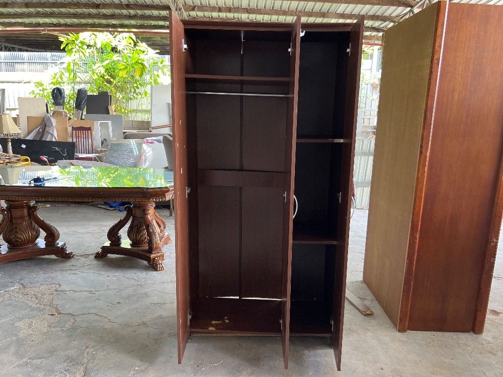Wooden 3 Door Wardrobe Brown Colour / Almari Pakaian 3 Pintu Kayu Warna ...