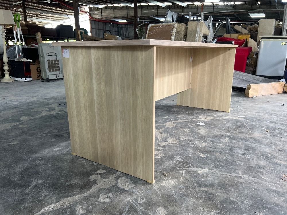 Wooden Working Table White Colour / Meja Kerja Kayu Warna Putih ...