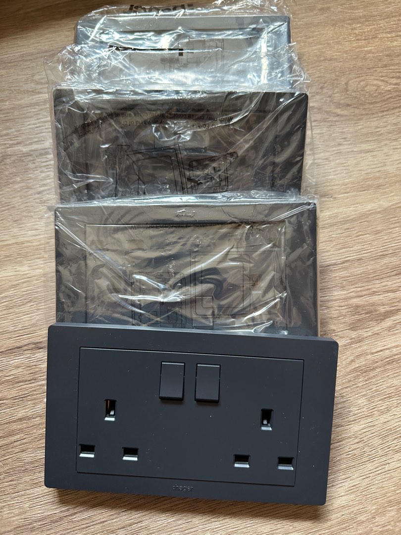 4 x Hager Muse Twin Switched Socket Outlet, TV & Home Appliances ...