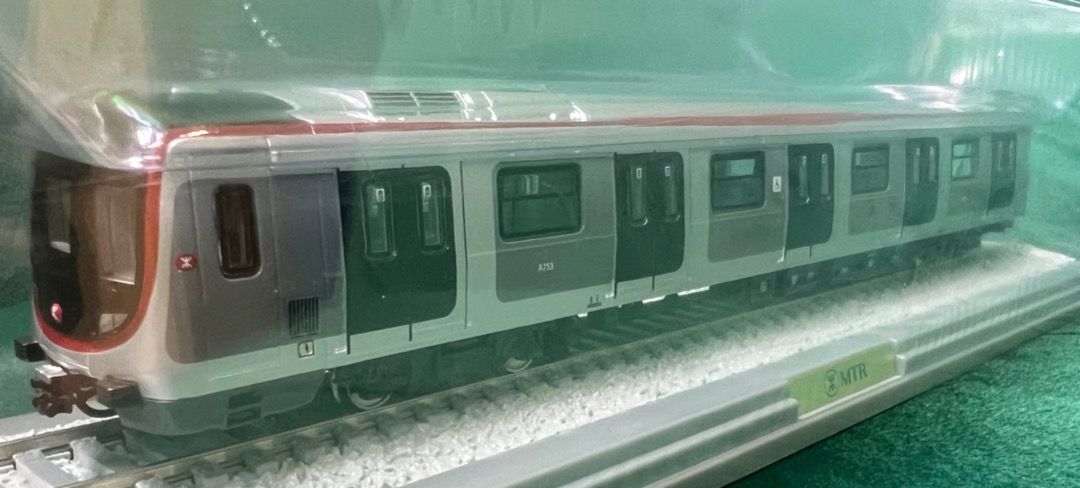 官網售罄全新未開靚 QC (編號1314/2300) MTR 港鐵觀塘至黃埔綫011合金列車模型 1:87 Kwun Tong to ...