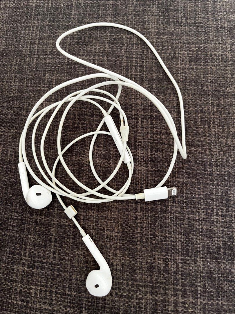 Apple EarPods with lightning connector, Mobile Phones & Gadgets, Mobile ...