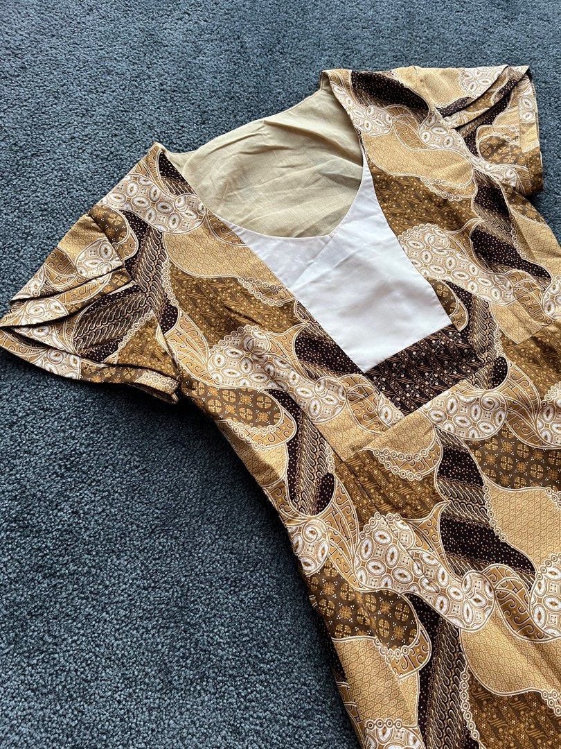 Batik Dress kuning, Fesyen Wanita, Pakaian Wanita, Gaun & Rok di Carousell