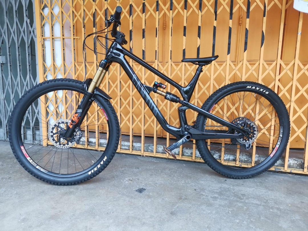 Canyon Spectral CF9 2021, Sports Equipment, Bicycles & Parts, Bicycles ...