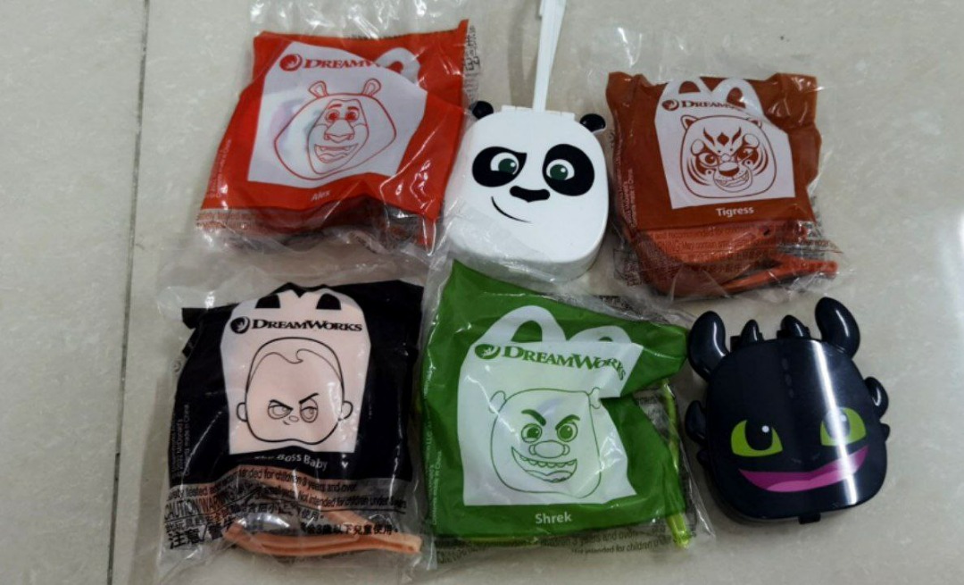 Dreamwork family favourites's MCD Happy Meal Toys ( Toothless, shrek ...