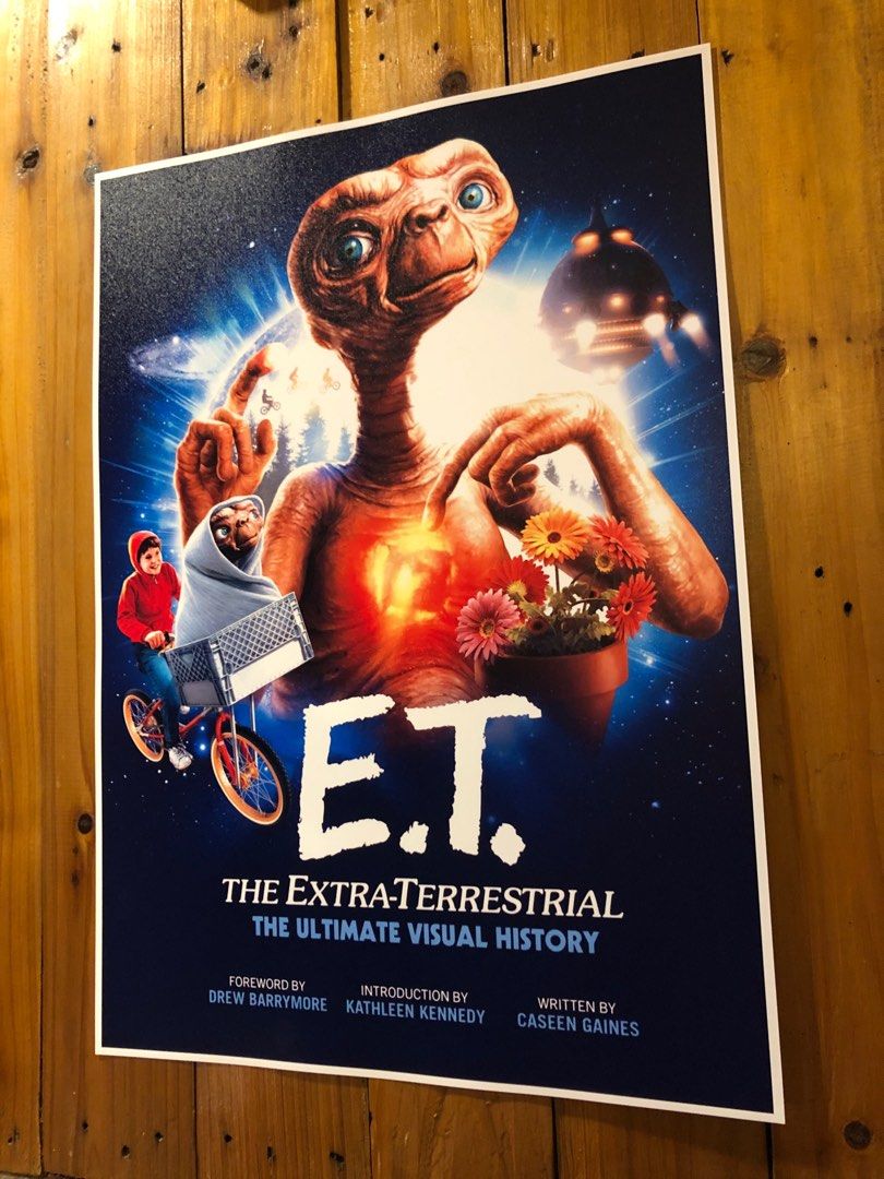 E.T. The Extra Terrestrial Retro Vintage Classic Movie Cartoon Poster ...