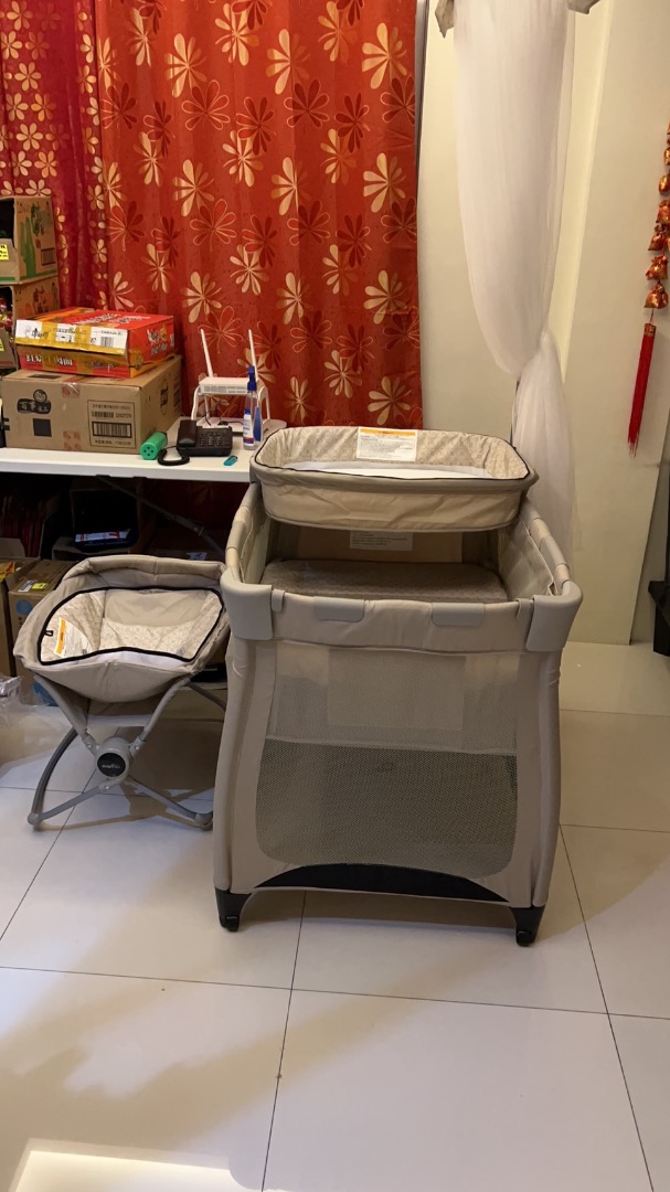 Evenflo vill4 4-in-1 playard (Good as new), Babies & Kids, Baby Nursery ...