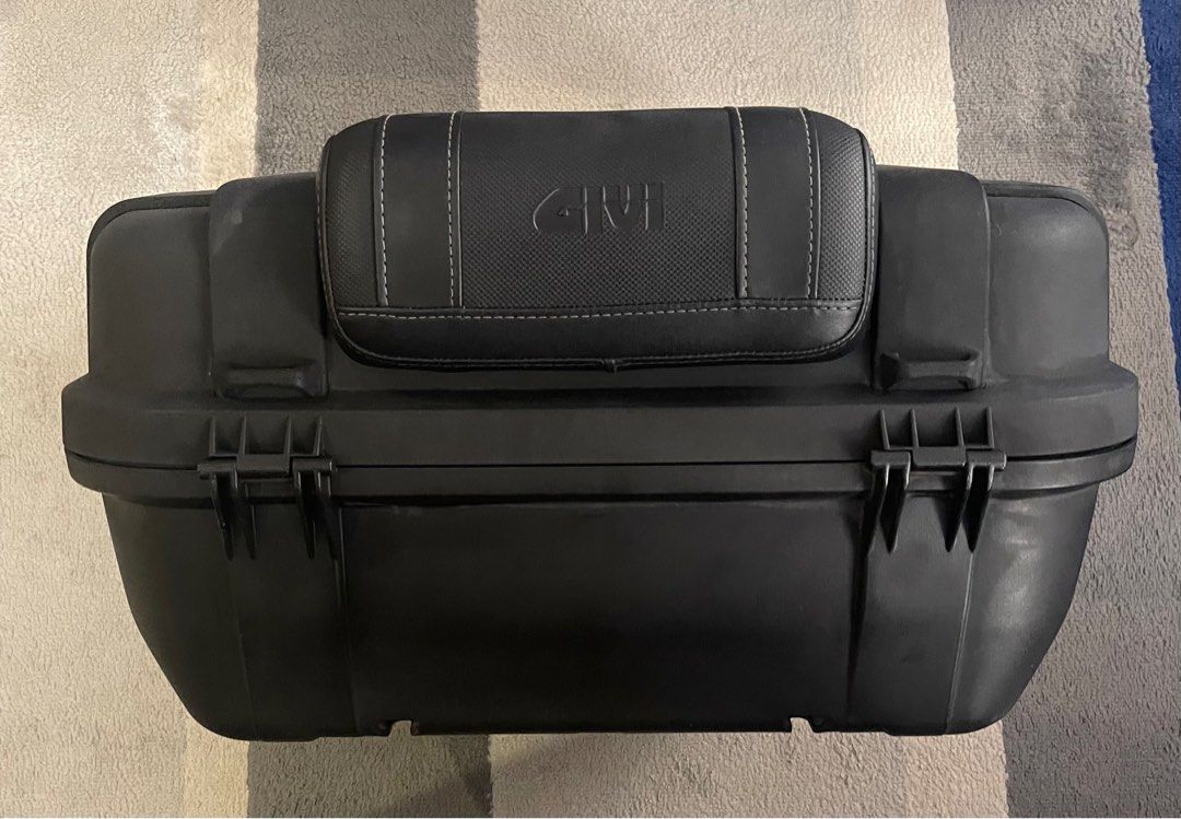 Givi 52 litre top box with Givi Back rest and Givi Monokey base plate ...