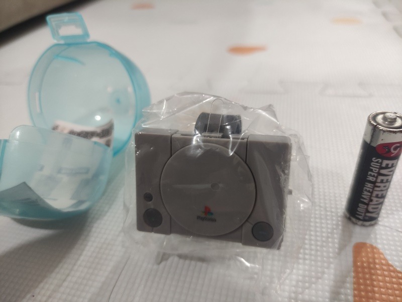 (P1,500) Retro PS1 Playstation Console Watch with figure freebies ...