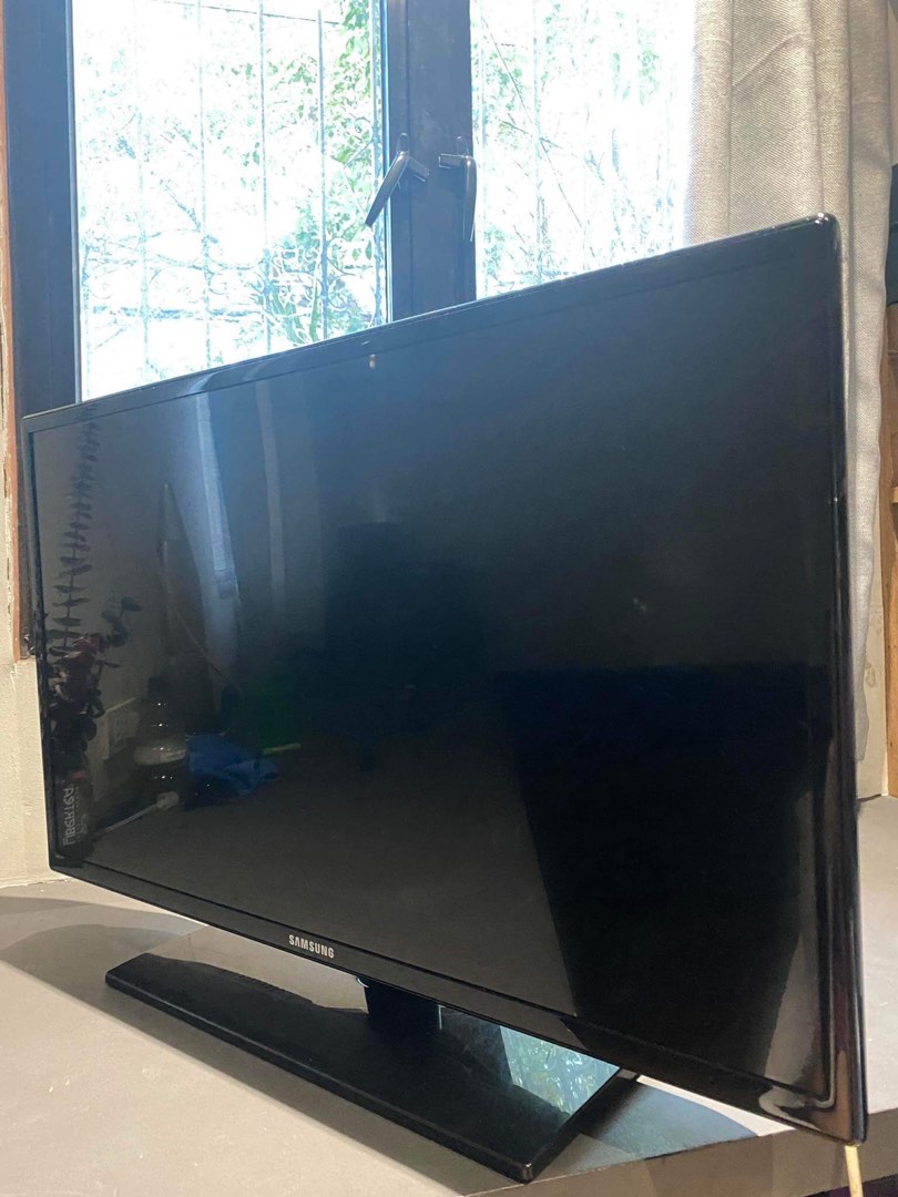 Samsung 32" TV, TV & Home Appliances, TV & Entertainment, TV on Carousell