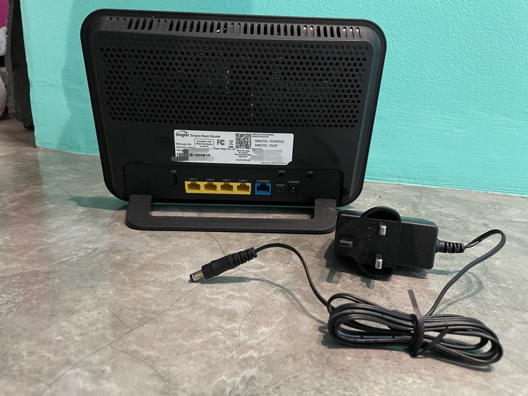 SingTel mesh router and power adapter plug, Computers & Tech, Parts ...