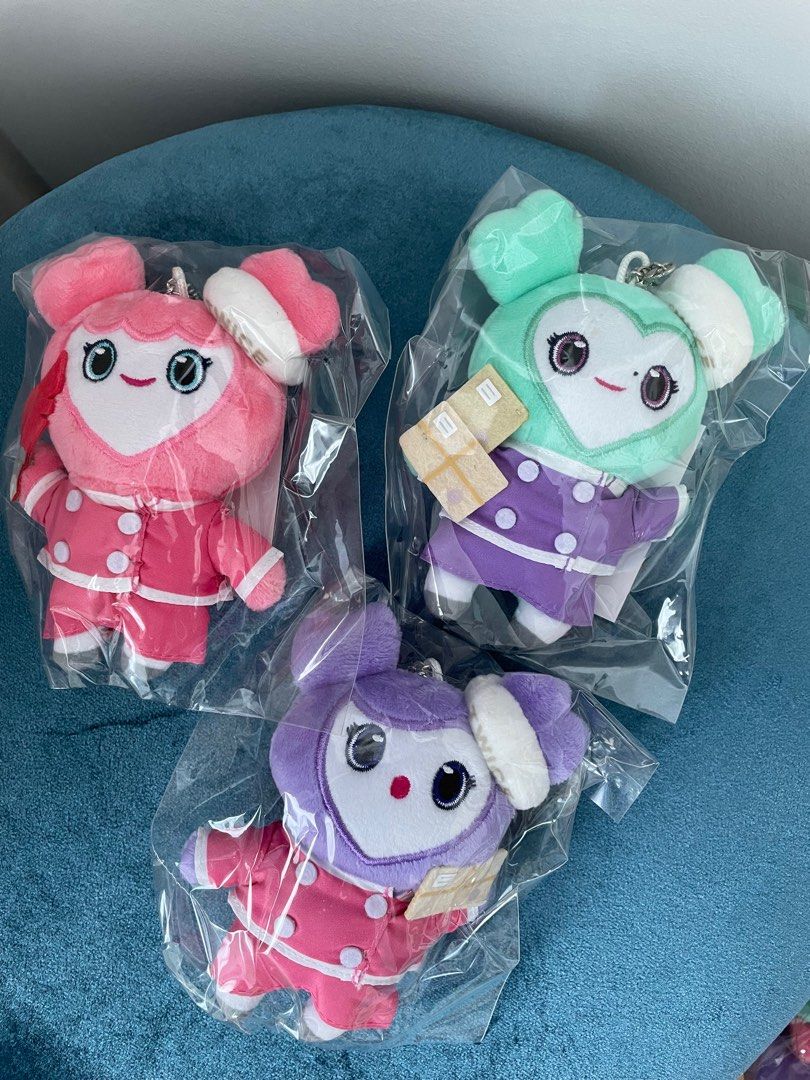 TWICE Lovely and ITZY Wdzy items nayeon jeongyeon momo sana jihyo mina ...