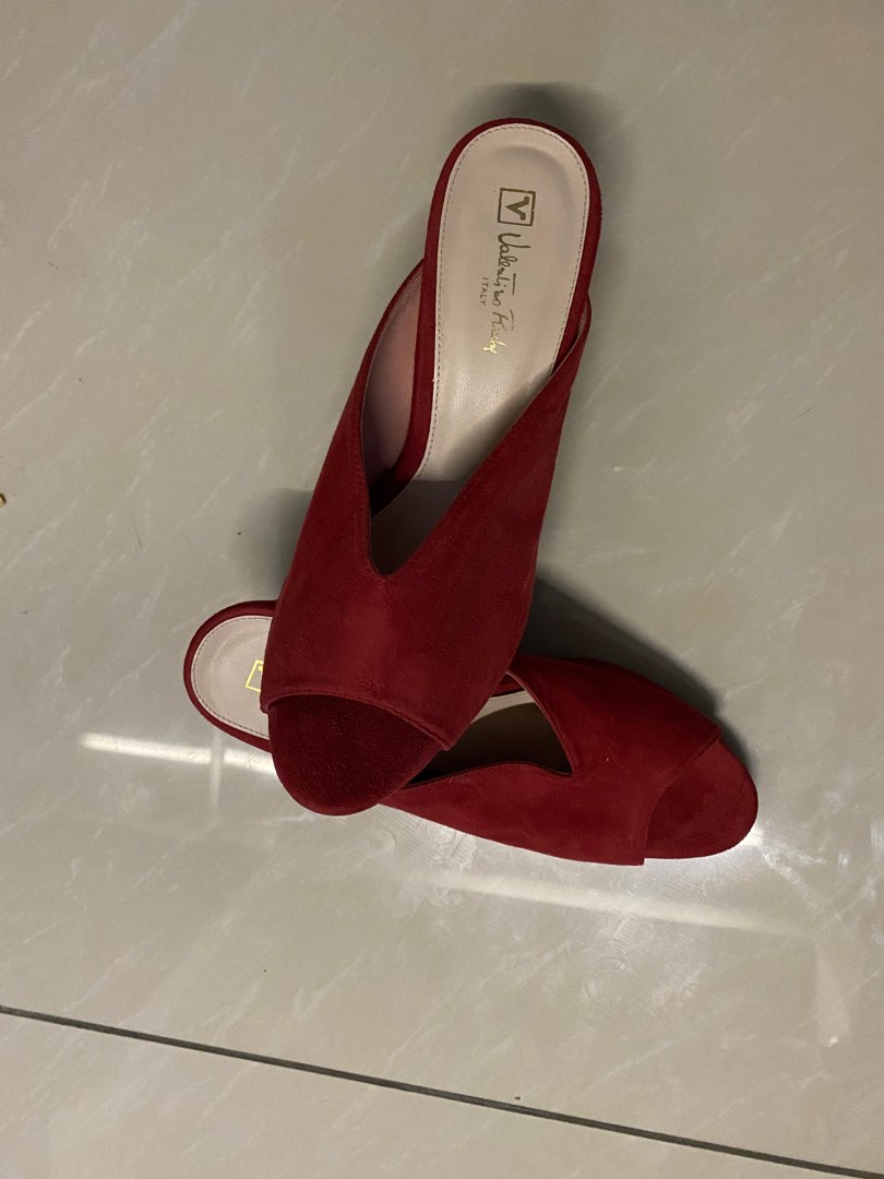 Valentino Rudy Red Heels, Women's Fashion, Footwear, Heels on Carousell