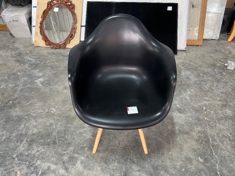 Black Eames Replica Dining Chair with Arms / Kerusi Makan Replika Black ...