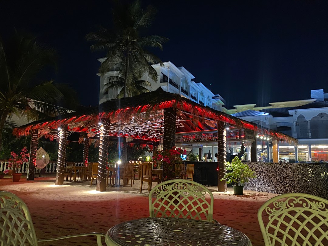 Garden tables, Furniture & Home Living, Bathroom & Kitchen Fixtures on ...