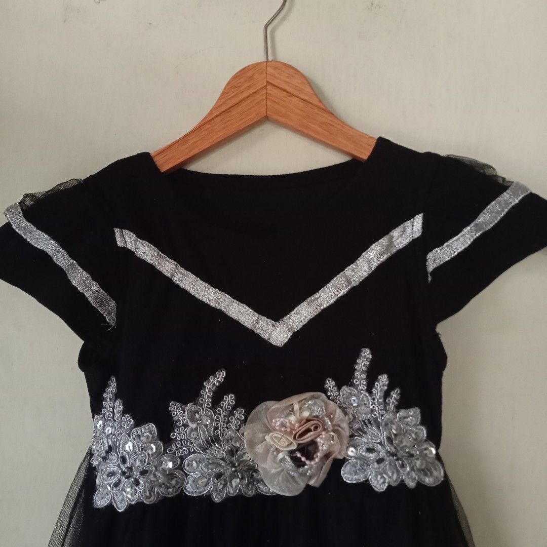 Gaun anak cantik, Fesyen Wanita, Pakaian Wanita, Gaun & Rok di Carousell