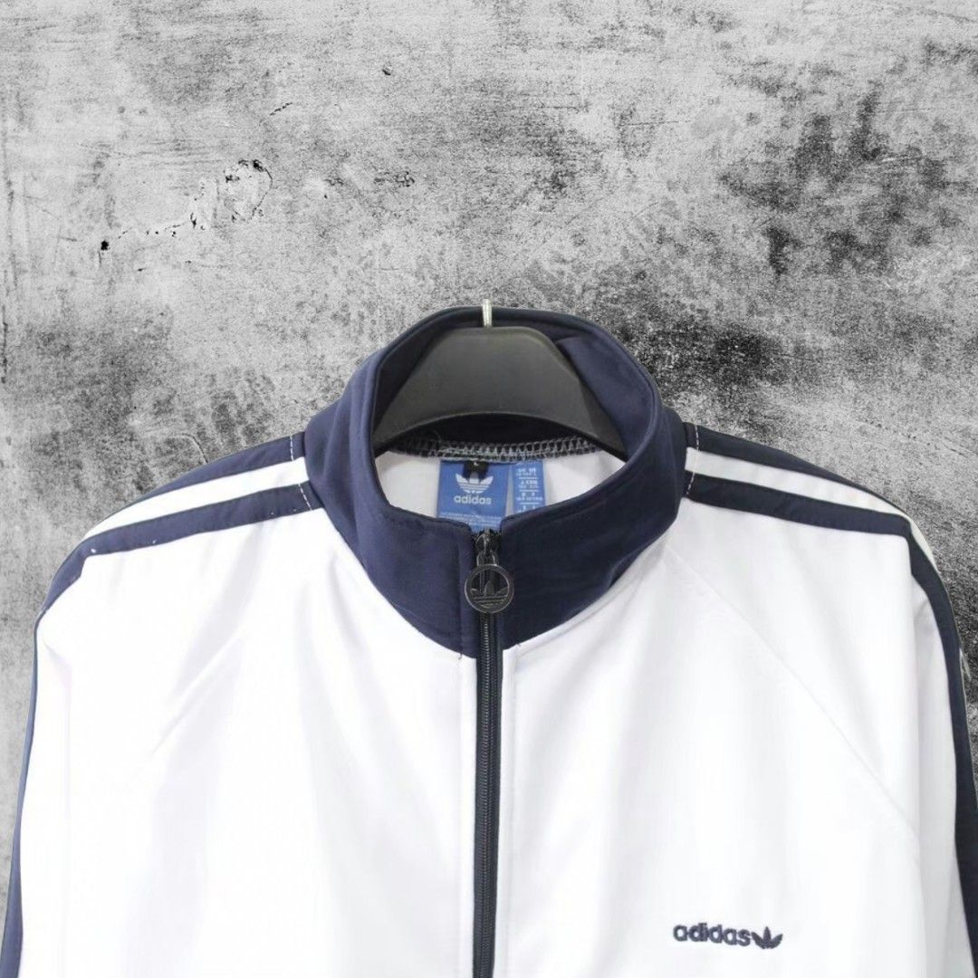 Jaket Tracktop Adidas Beckenbauer Putih, Fesyen Pria, Pakaian , Baju Luaran di Carousell