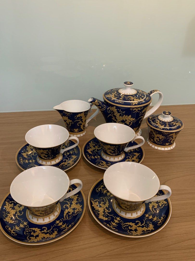 Maxwell and Williams Hampton court palace teapot, teacups, milk jug and ...