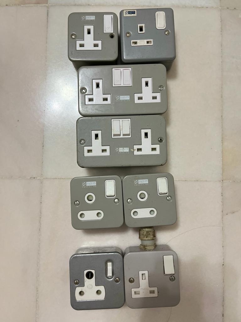 Metal Clad 1 Gang & 2 Gang Socket Outlets, with Safety Mark, TV & Home ...