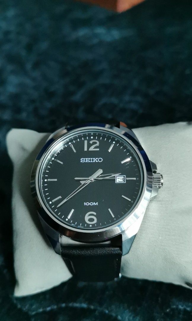 Seiko men's classy quartz, Luxury, Watches on Carousell