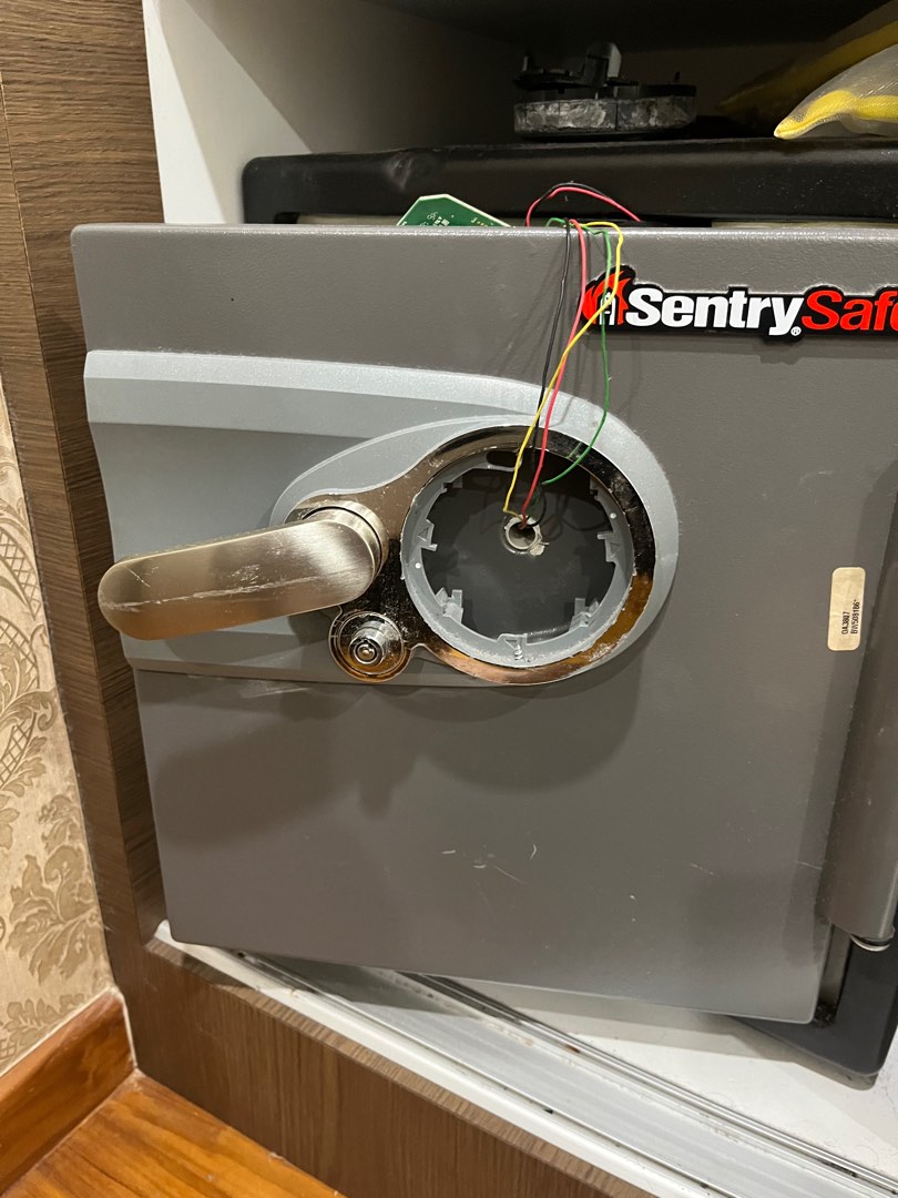 SentrySafe, Babies & Kids, Baby Nursery & Kids Furniture, Safety Gates ...