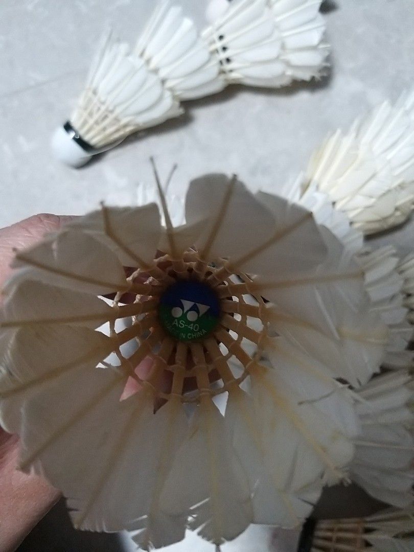 Shuttlecocks used including RSL, yonex and other brands, Sports ...