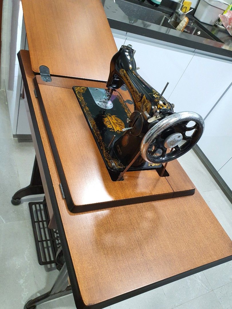 Singer Sewing Machine (15K model), Hobbies & Toys, Memorabilia ...