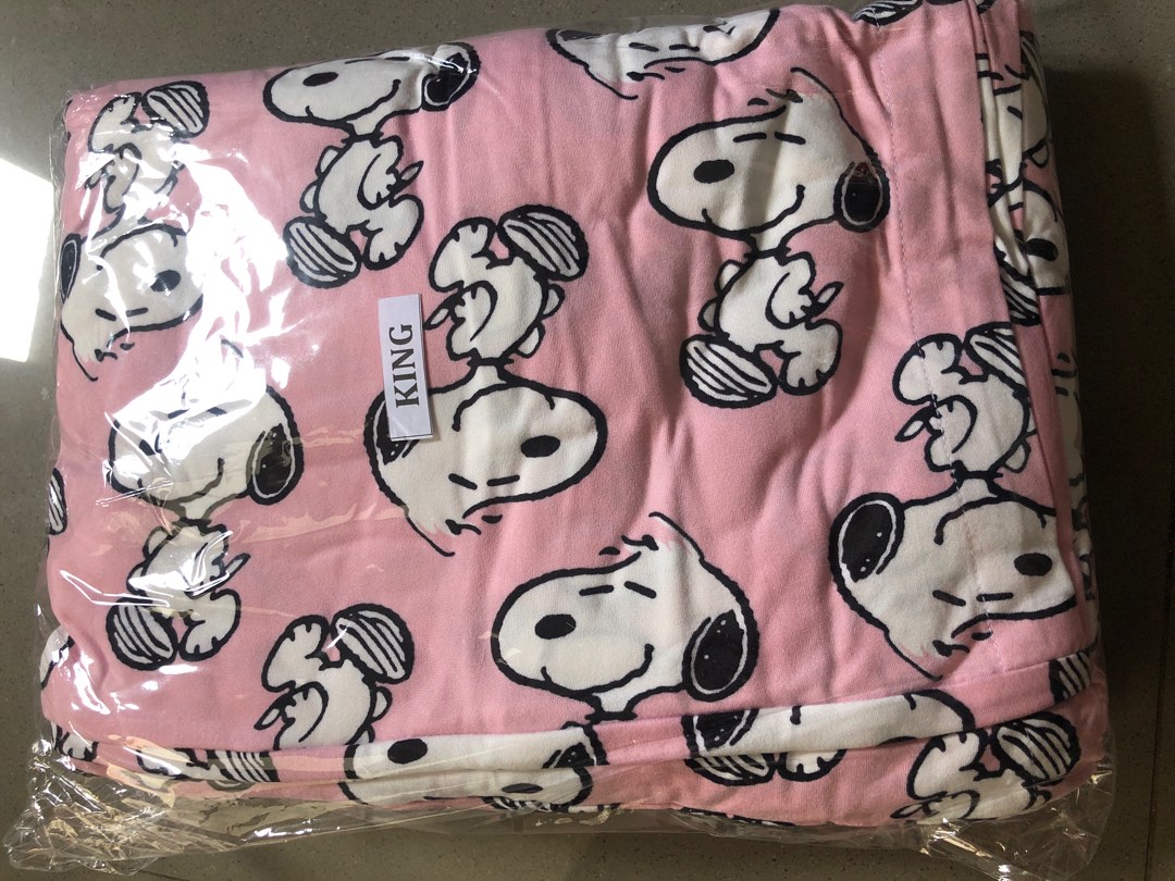 Snoopy pink, Furniture & Home Living, Bedding & Towels on Carousell