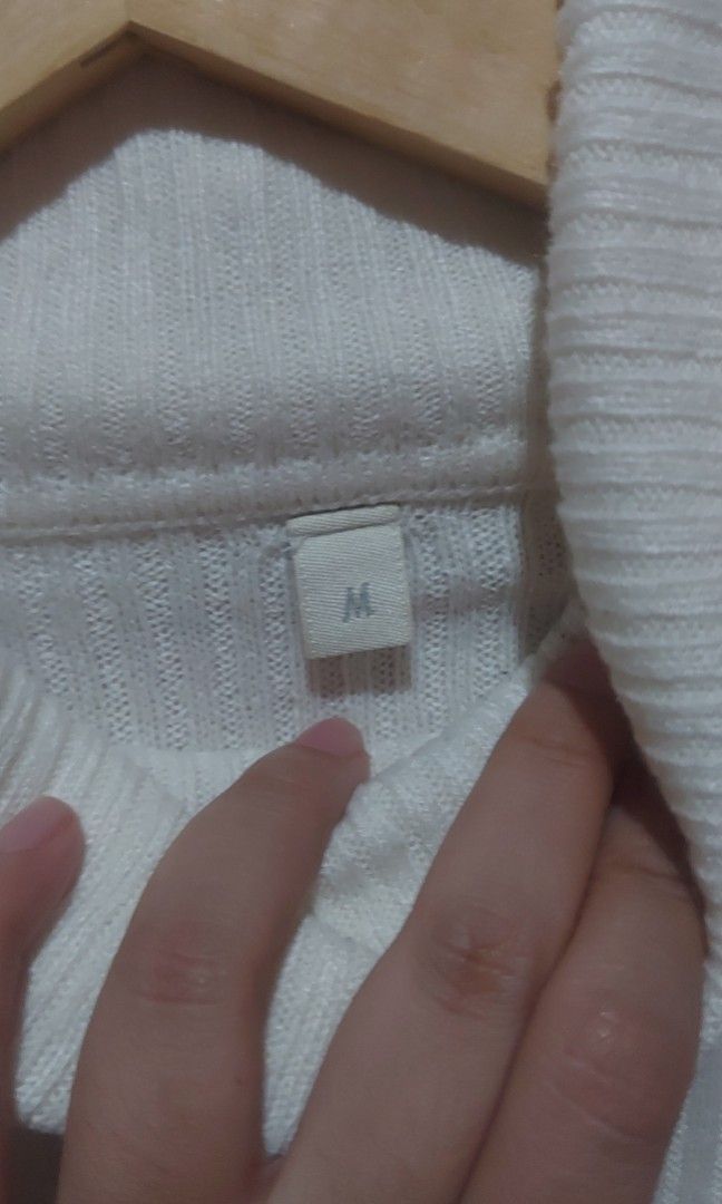 (SOLD) UNIQLO Inner Lidi Turtle Neck Turtleneck Like New, Fesyen Wanita ...