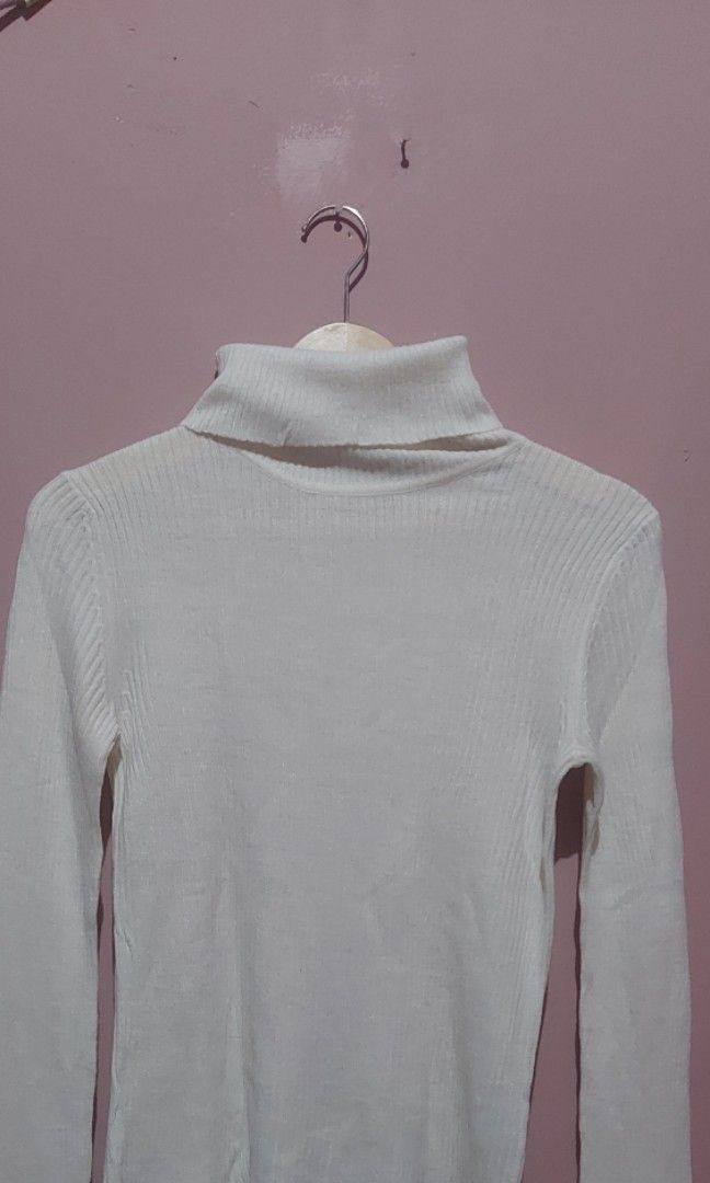 (SOLD) UNIQLO Inner Lidi Turtle Neck Turtleneck Like New, Fesyen Wanita ...