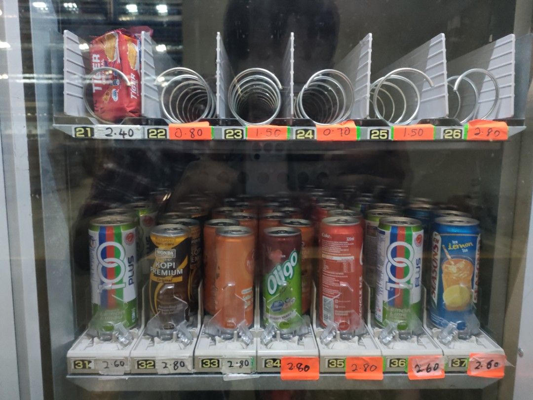 Vending machine Sekali Tapak, TV & Home Appliances, Kitchen Appliances ...