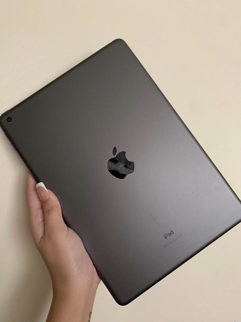 IPAD 8TH GEN - No Issue - 100% Smooth - 128 GB storage - Charger ...