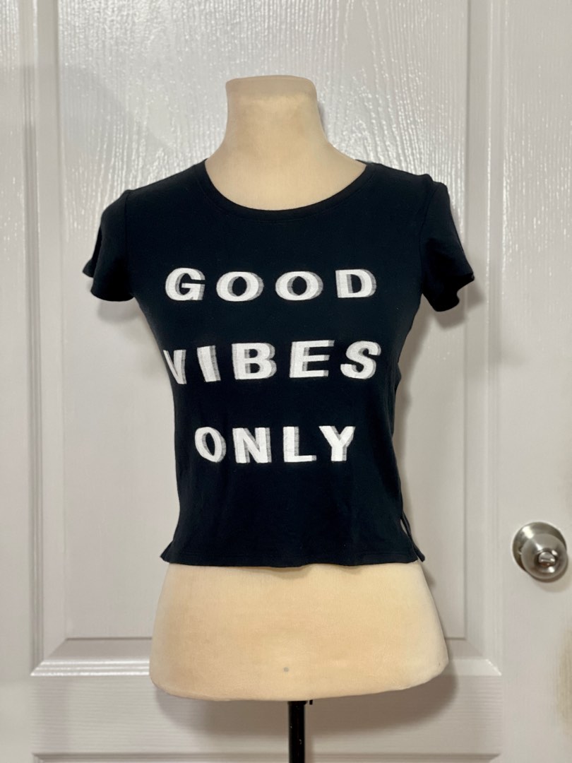 American Eagle black statement crop top, Women's Fashion, Tops, Shirts ...