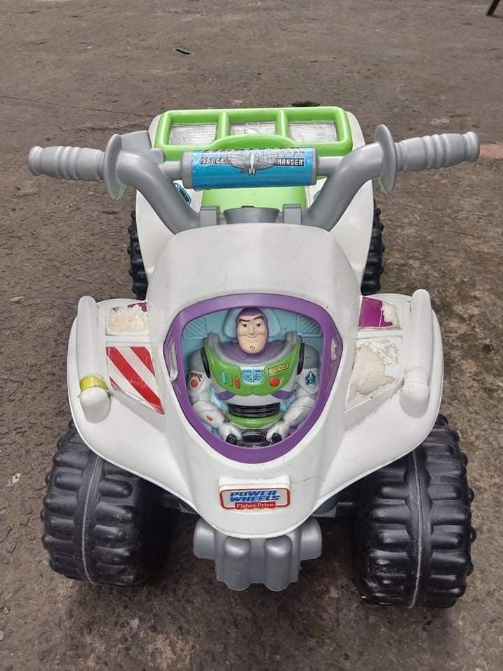 BATTERY POWERED LIGHTBUZZYEAR CAR. RECHARGEABLE. CAME FROM USA. 120 ...