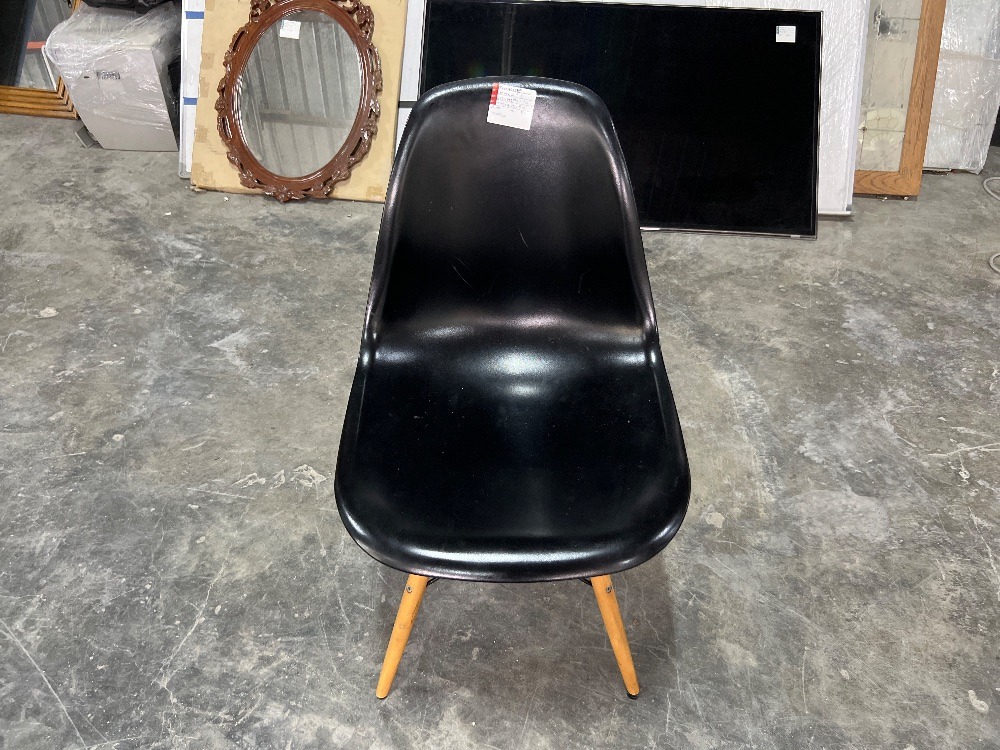 Black Eames Replica Dining Chair / Kerusi Makan Replika Black Eames ...