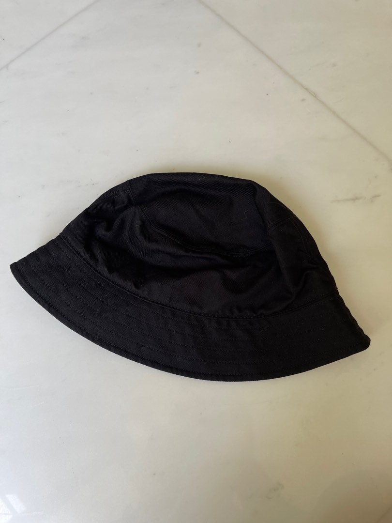 black uniqlo bucket hat, Men's Fashion, Watches & Accessories, Caps ...