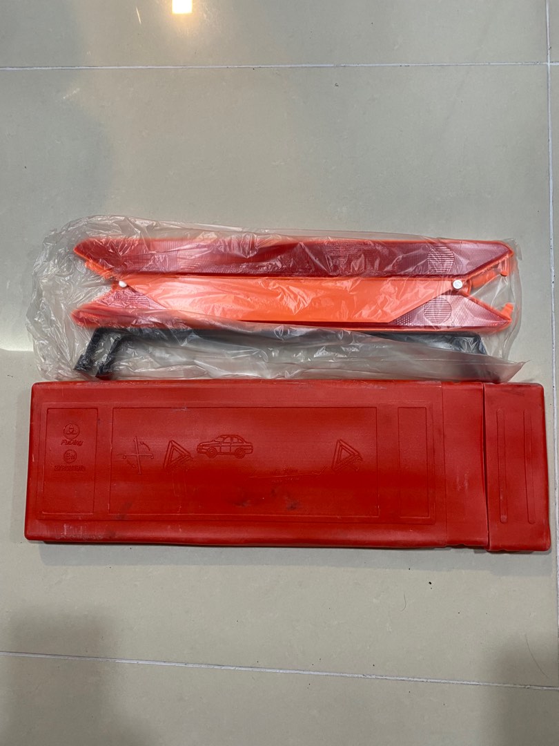 Break down sign, Car Accessories, Accessories on Carousell