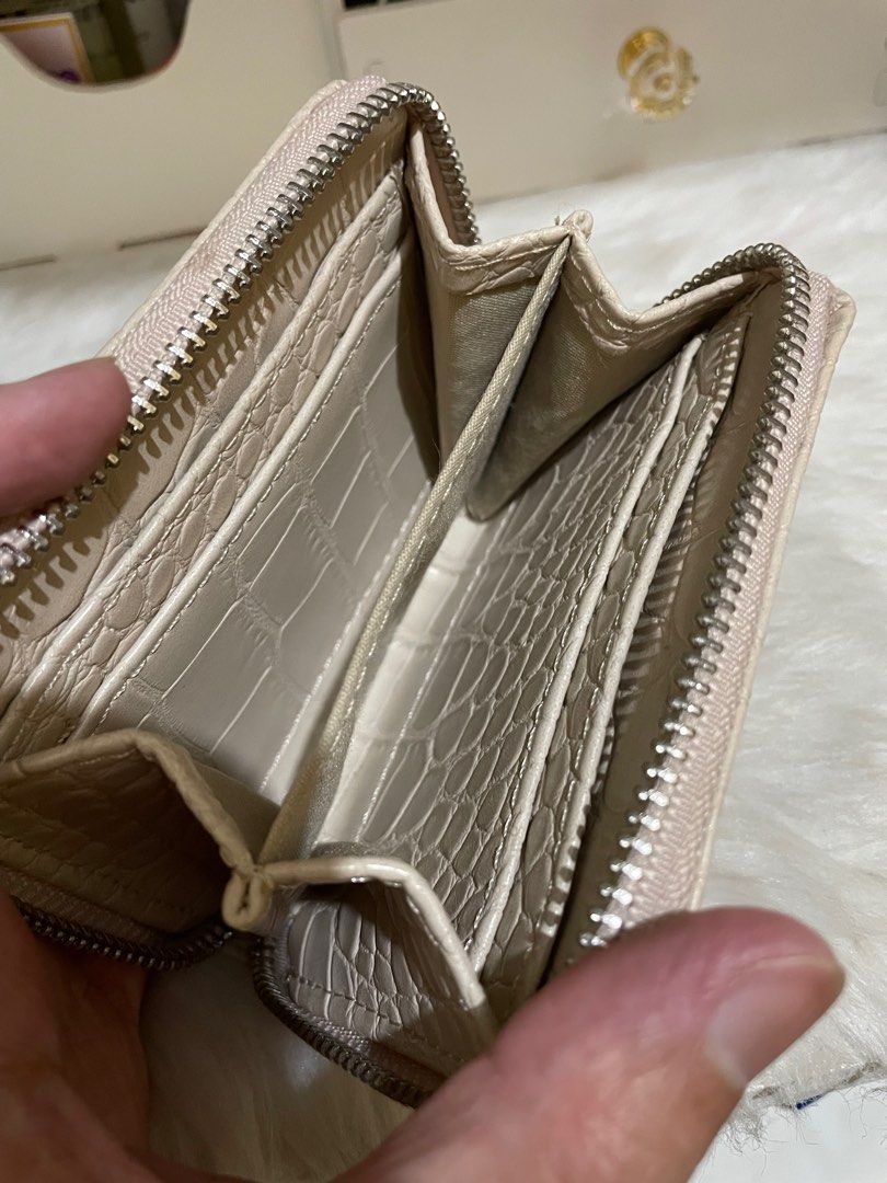 Crocs card wallet, Women's Fashion, Bags & Wallets, Wallets & Card ...