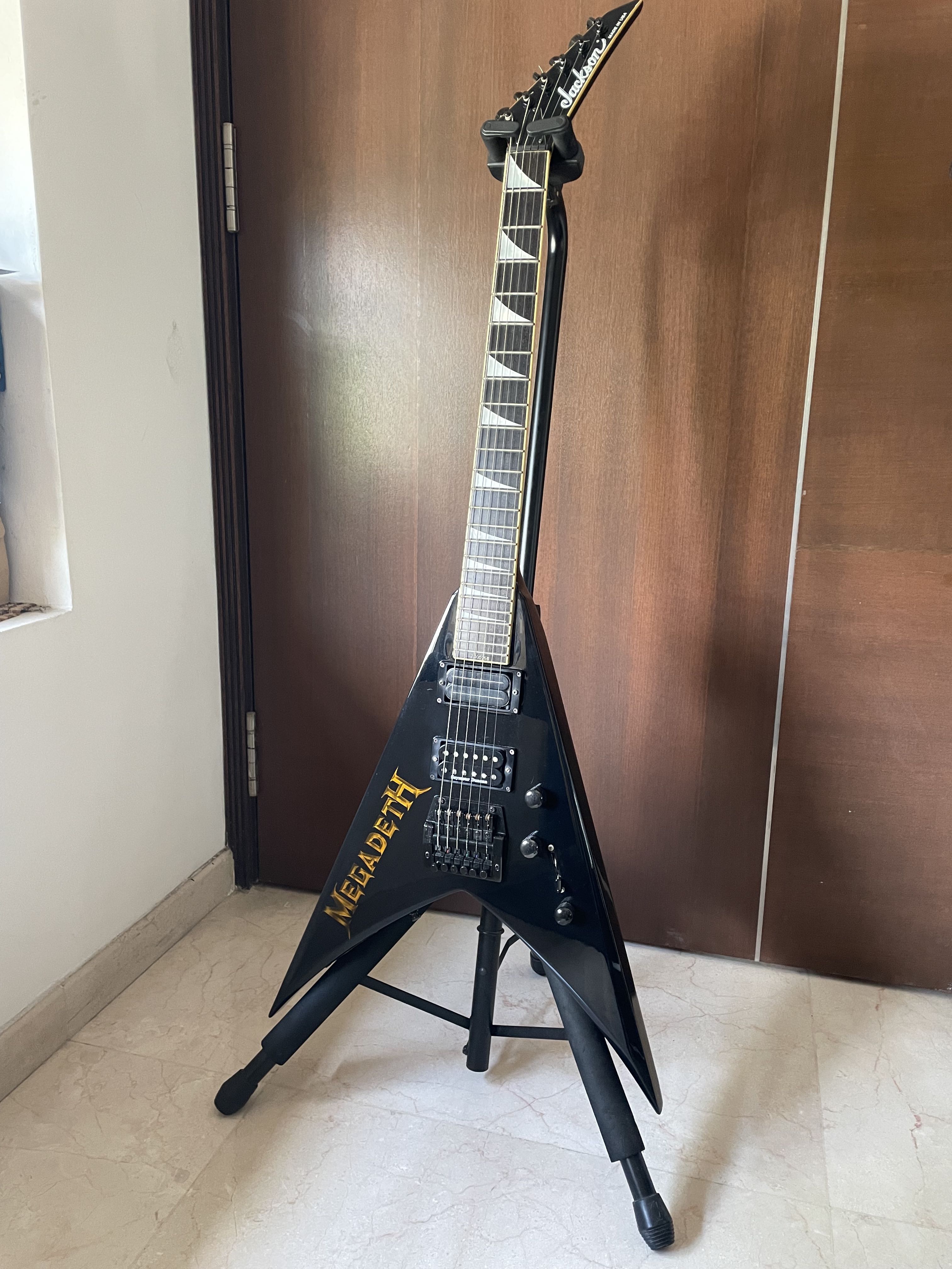 Hercules Guitar Stand GS414B+ fit flying v explorer shape, Hobbies ...