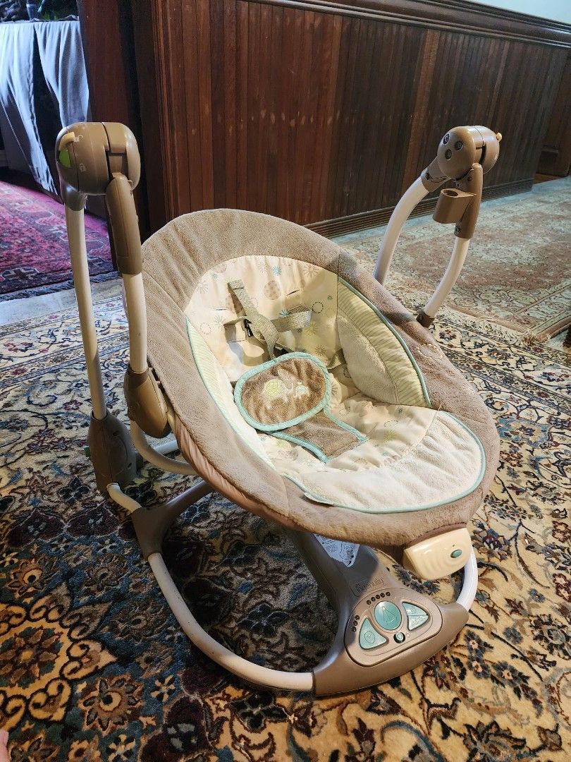 Ingenuity Baby Auto Rocker, Babies & Kids, Infant Playtime on Carousell