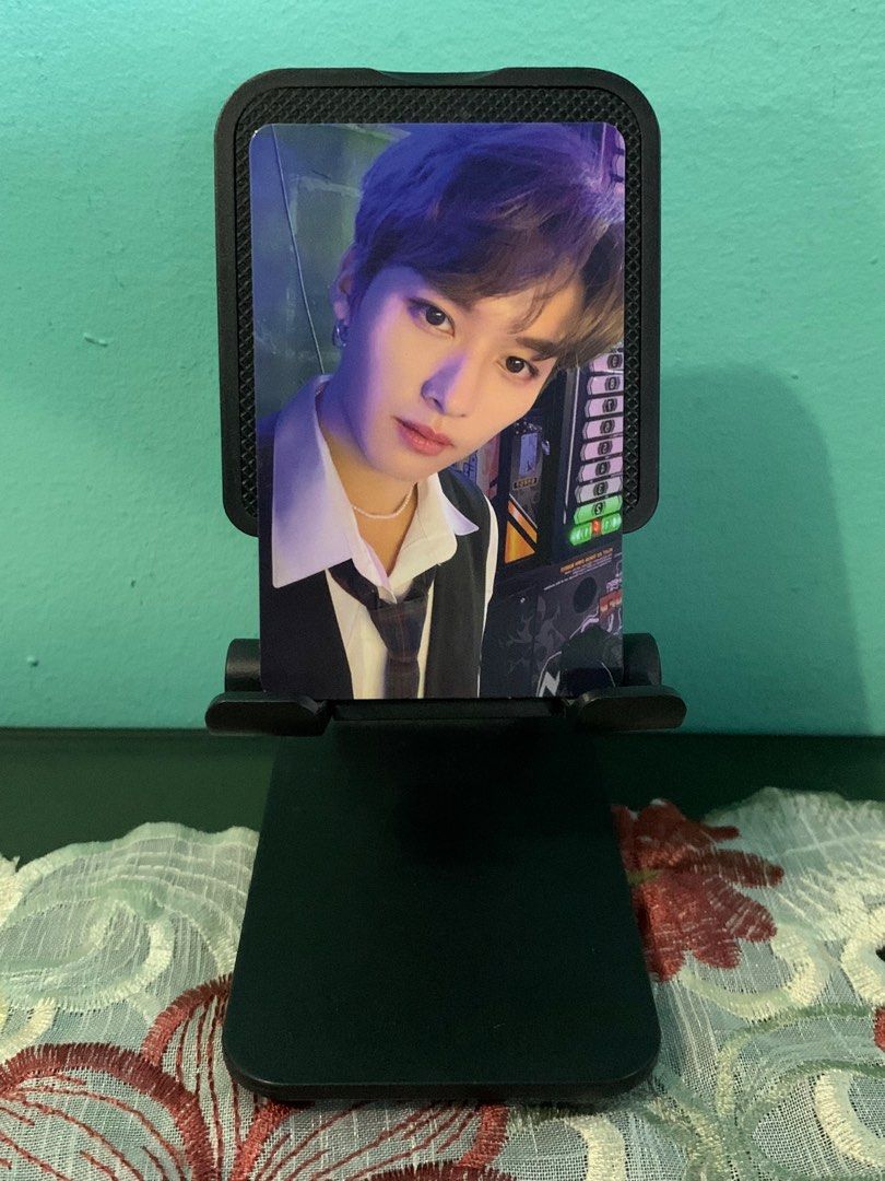 Lee Know Official PC, Hobbies & Toys, Memorabilia & Collectibles, K ...