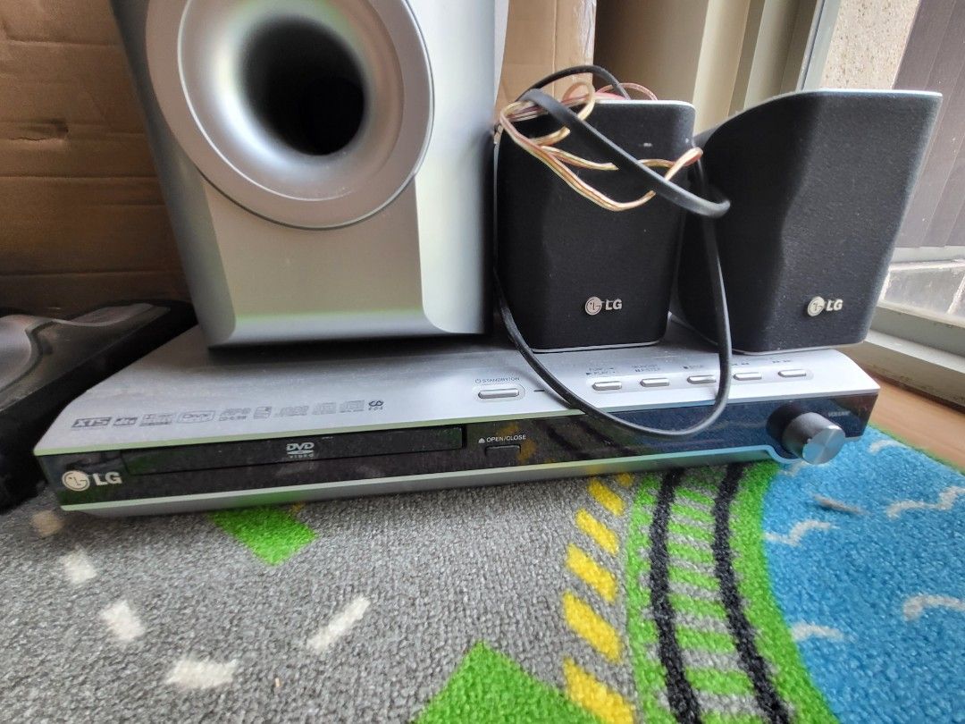 LG CD Player comes with Woofer and 5 Speakers, Audio, Soundbars, Speakers & Amplifiers on Carousell