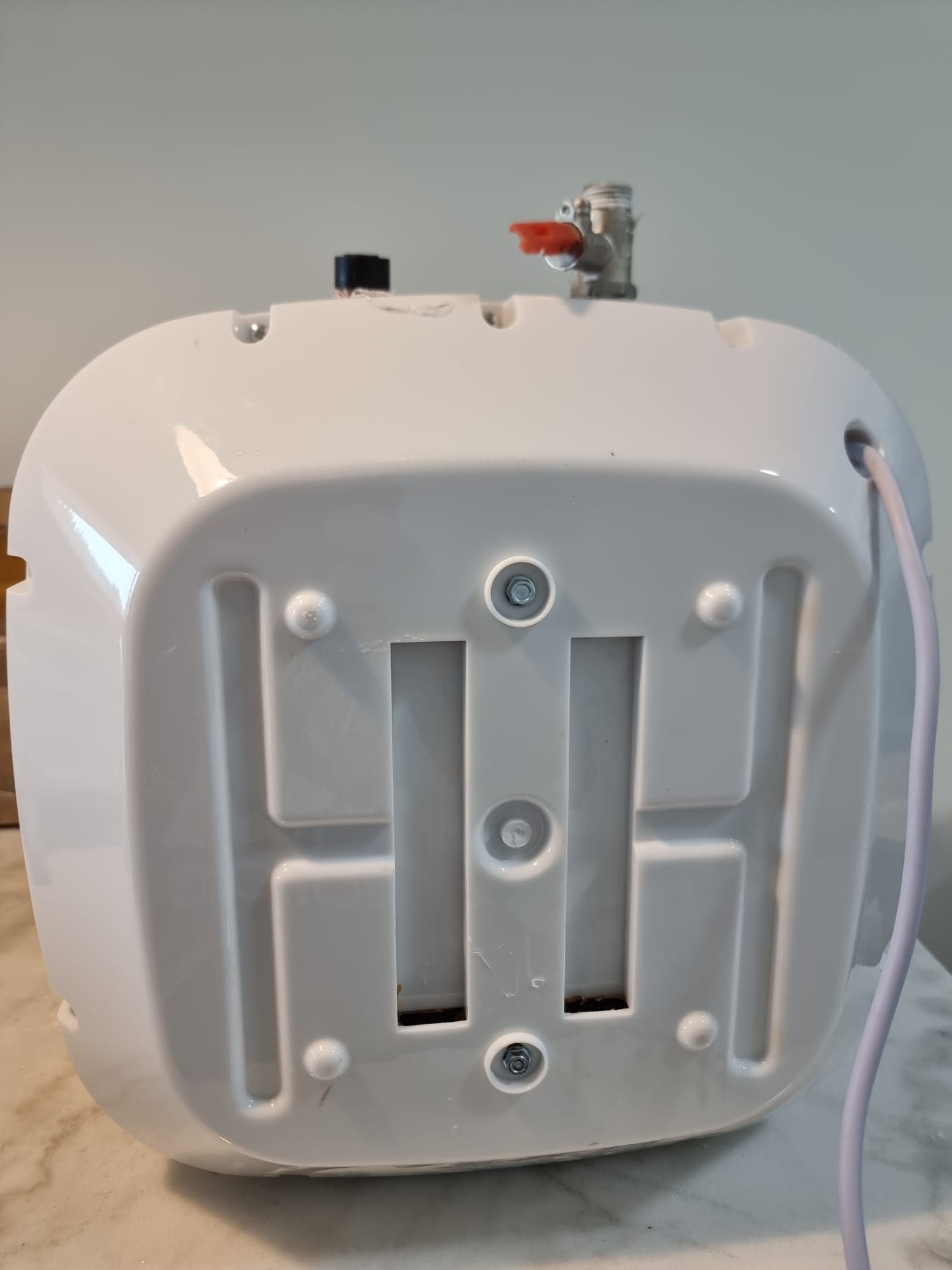 15litres Mistral electric storage heater , TV & Home Appliances, Water ...
