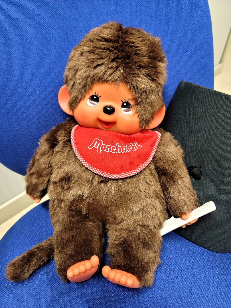 Monchhichi 大畢業公仔 日本正貨 Monchichi Large Graduation Toy Doll, 興趣及遊戲, 玩具 ...